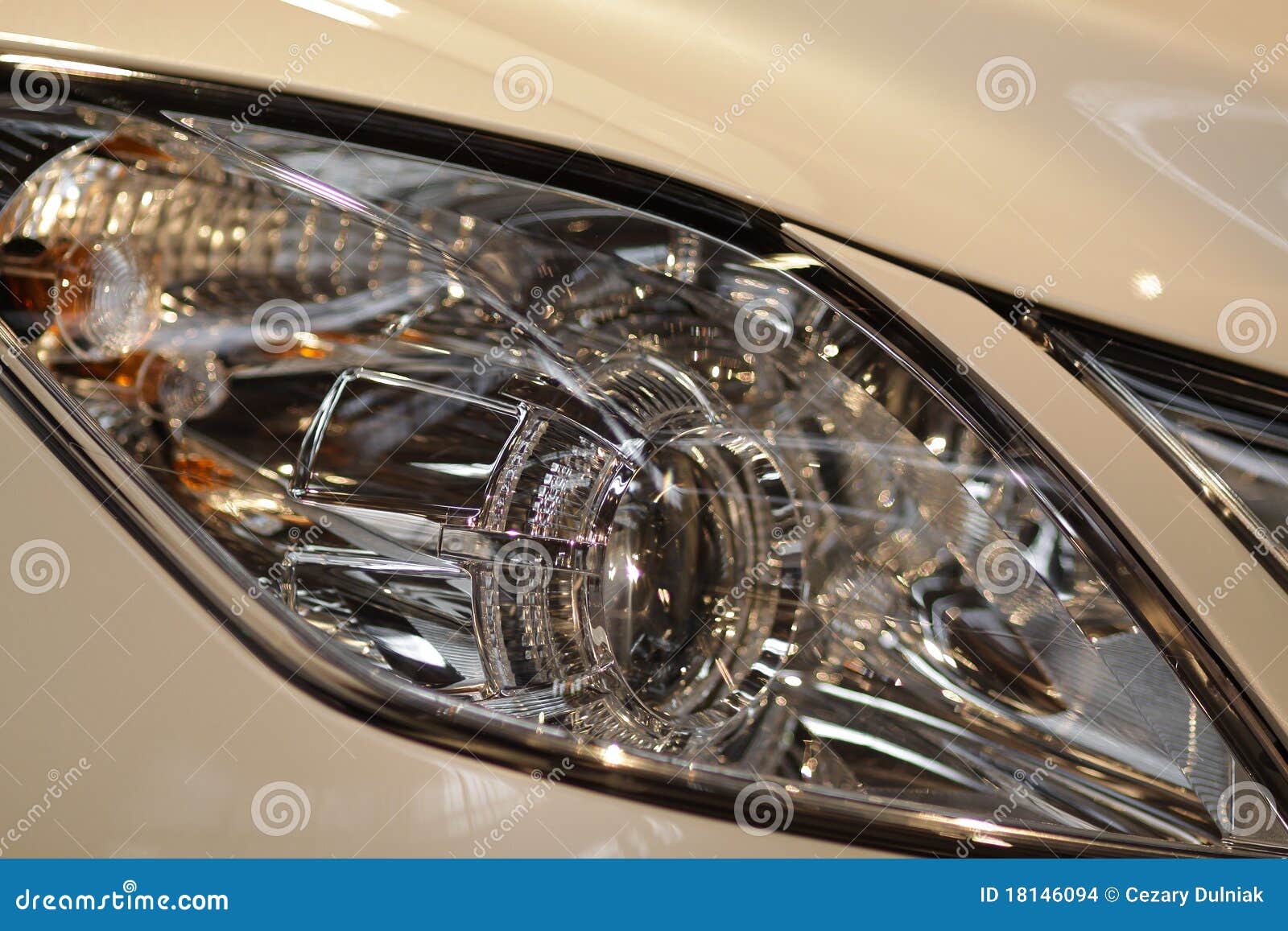 De Koplampen van de auto stock foto. Image of modern - 18146094