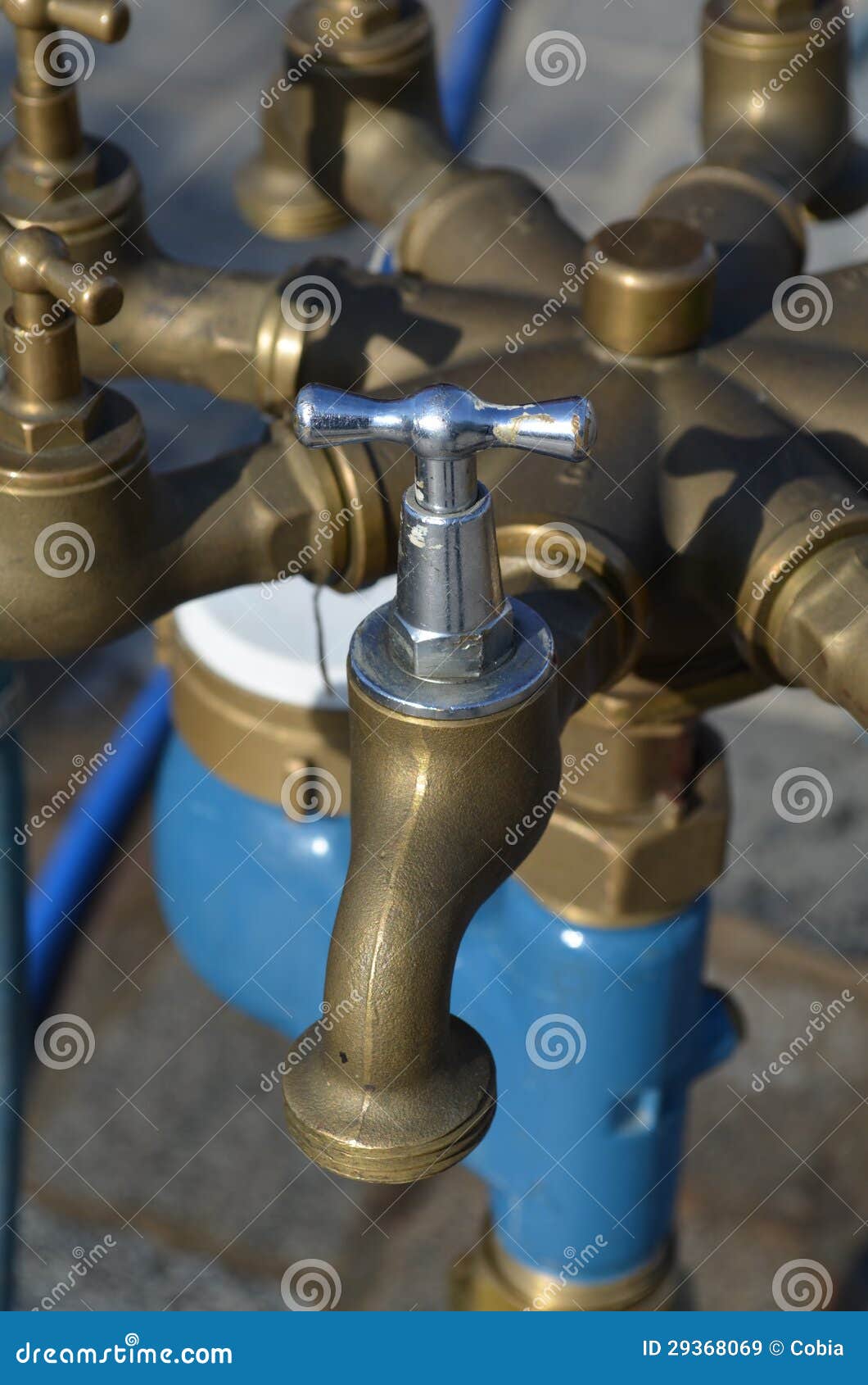 De kraan van het water stock afbeelding. Image of open - 29368069