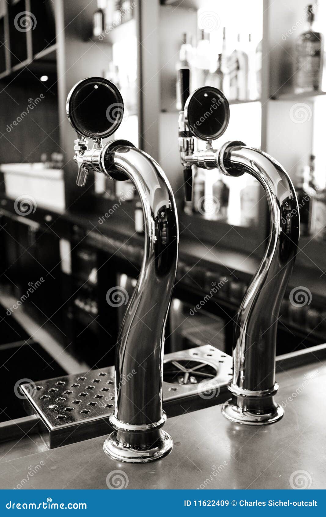 De kranen van het bier stock afbeelding. Image of kraan - 11622409