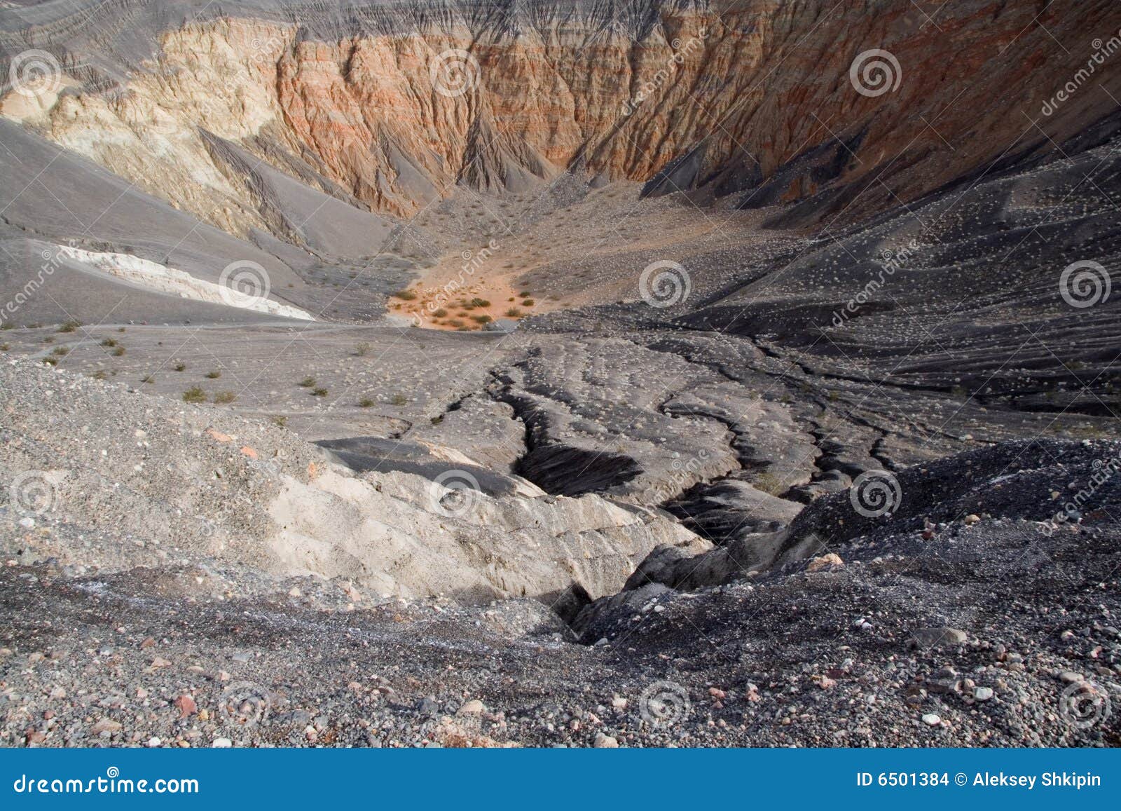 De Krater van de vulkaan stock foto. Image of boiler, cirkel - 6501384