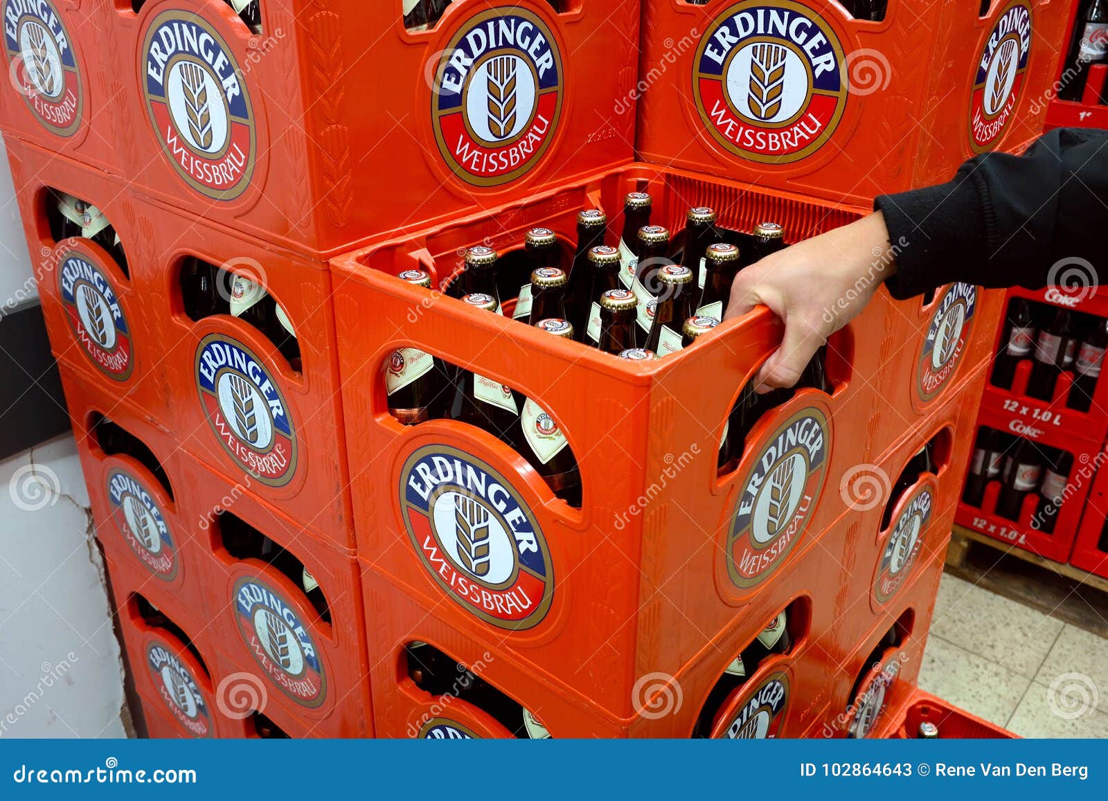 De Kratten Van Het Erdingerbier Redactionele Stock Foto - Image of aken ...