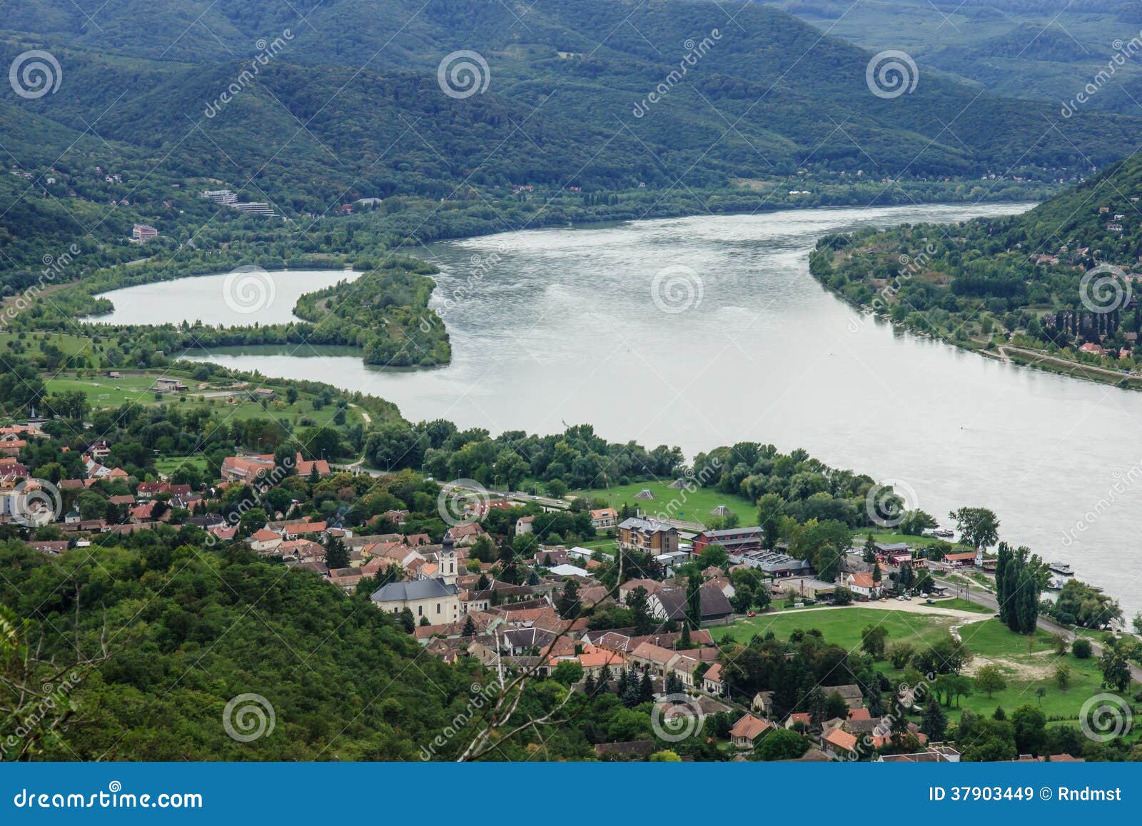 De kromming van Donau stock afbeelding. Image of toneel - 37903449