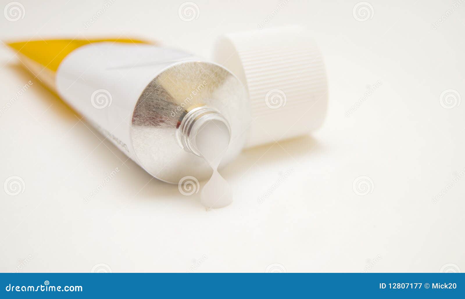 De kruik van de zalf stock afbeelding. Image of zorg - 12807177