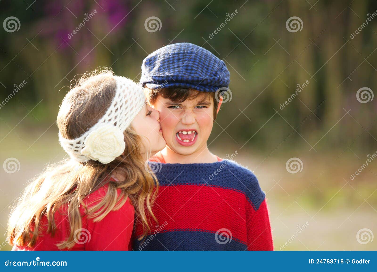 De kus van het kind stock foto. Image of weerzinwekkend - 24788718