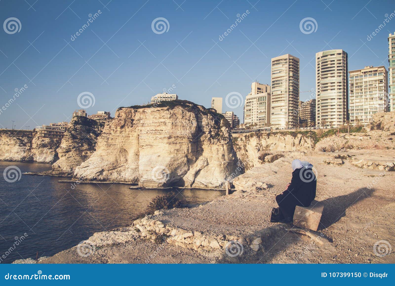 De Kust Van Beiroet Libanon En Hoge Gebouwen Stock Foto - Image of kust ...