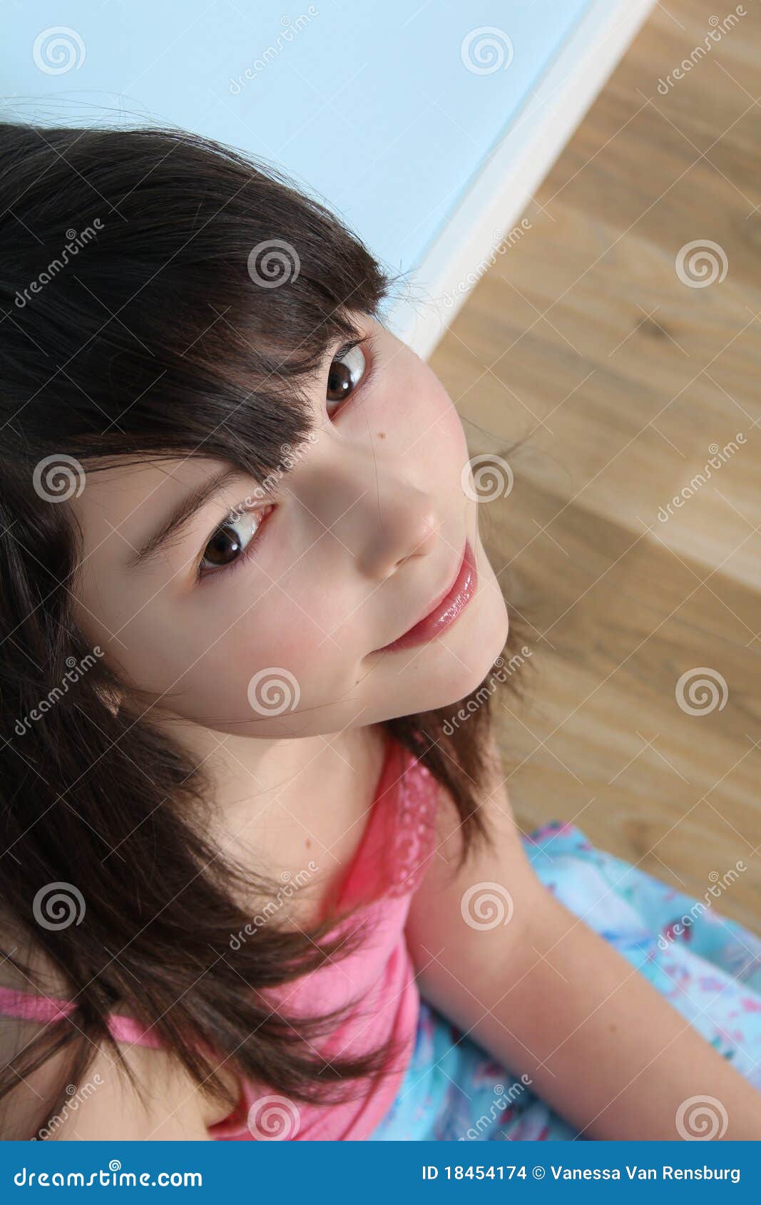 De l'adolescence innocent photo stock. Image du féminin - 18454174