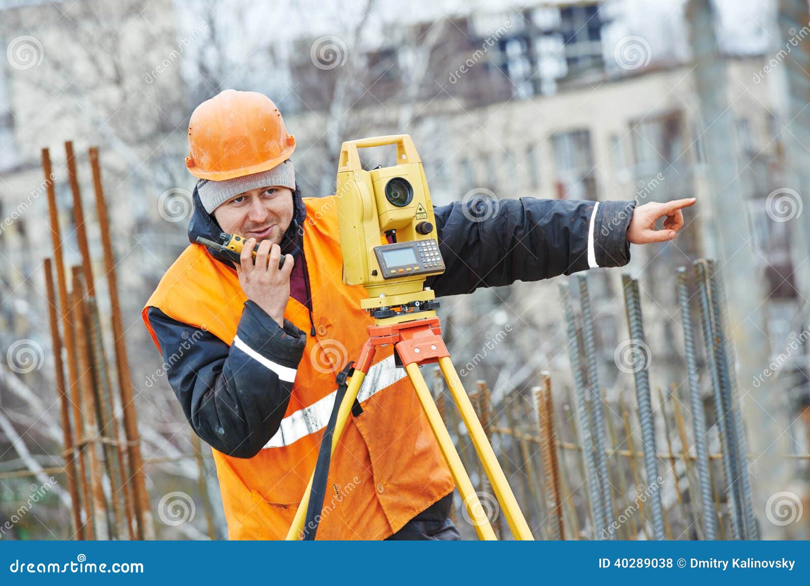 De Landmeterswerken Met Theodoliet Stock Foto - Image of instrument ...