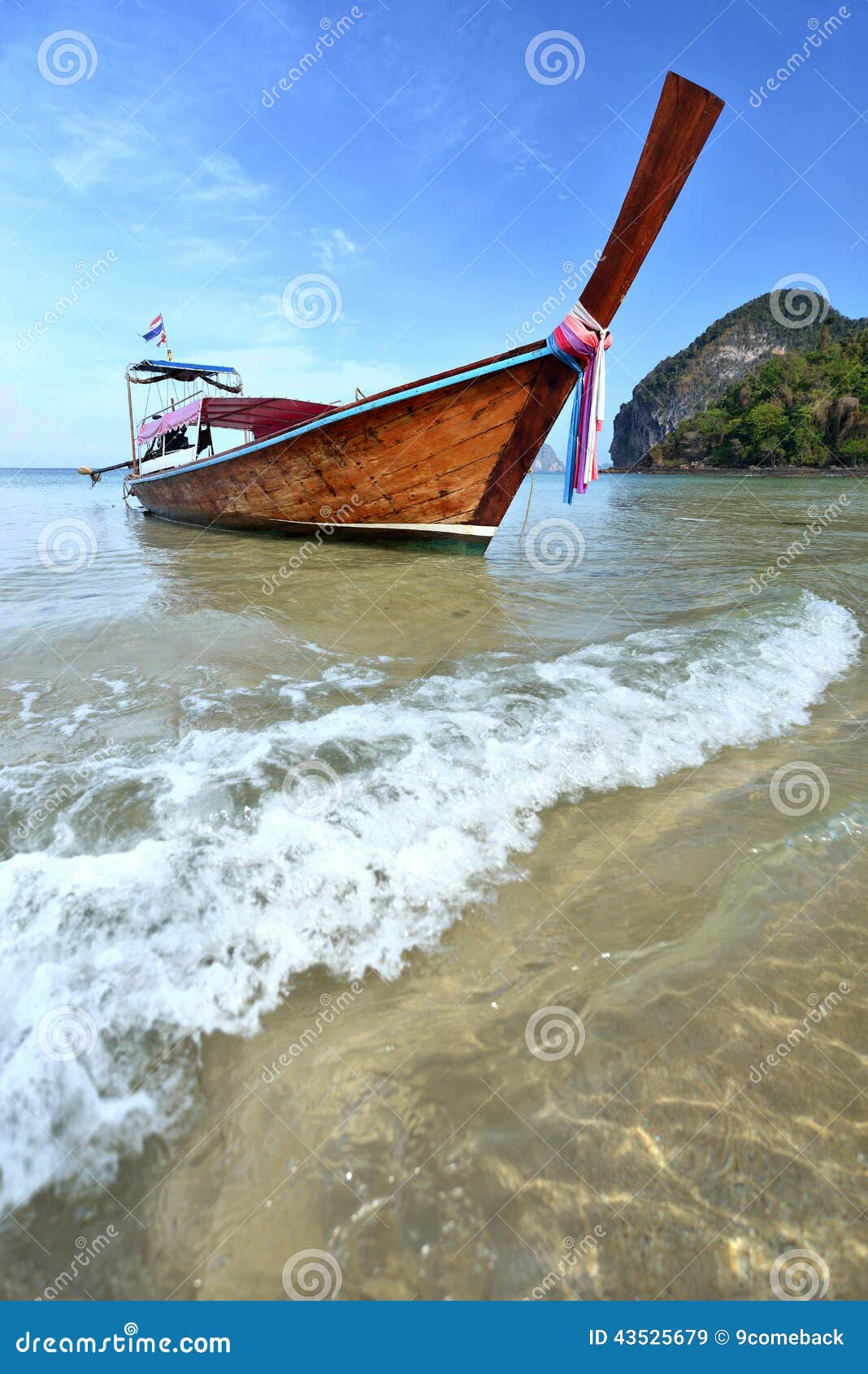 De Lange Boot Van De Staart Stock Afbeelding - Image of oceaan, blauw ...