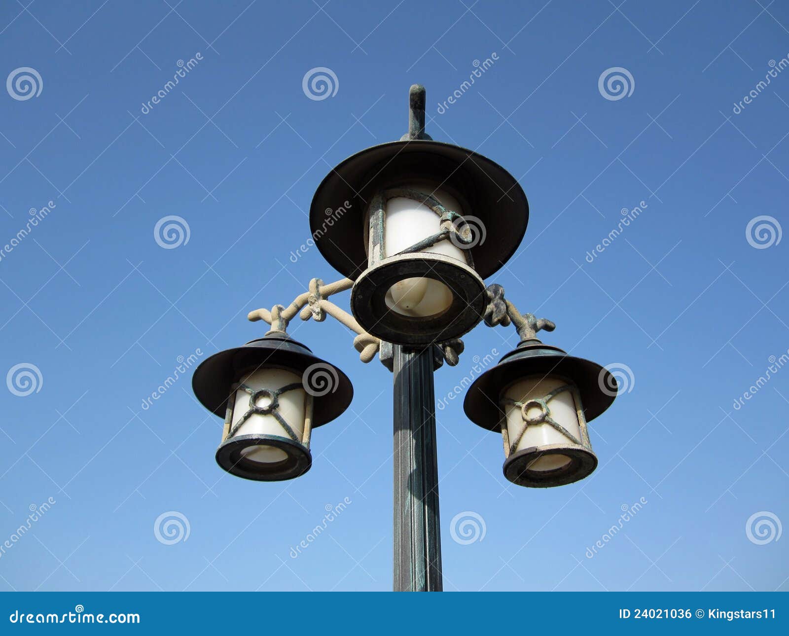 De Lantaarnpaal Van De Straatlantaarn Stock Foto - Image of blauw ...