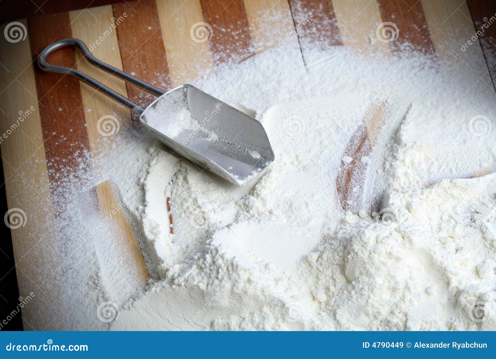 De Lepel En De Bloem Van Het Metaal Stock Afbeelding - Image of ...