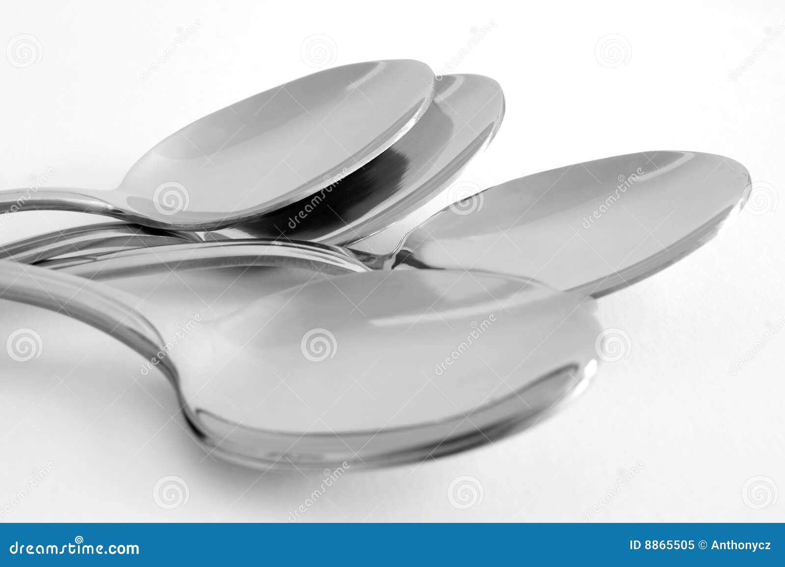 De lepel van het metaal stock afbeelding. Image of tafelzilver - 8865505