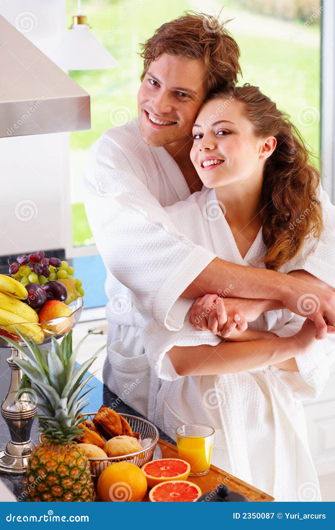 De Liefde Van Wittebroodsweken in De Keuken Stock Afbeelding - Image of ...