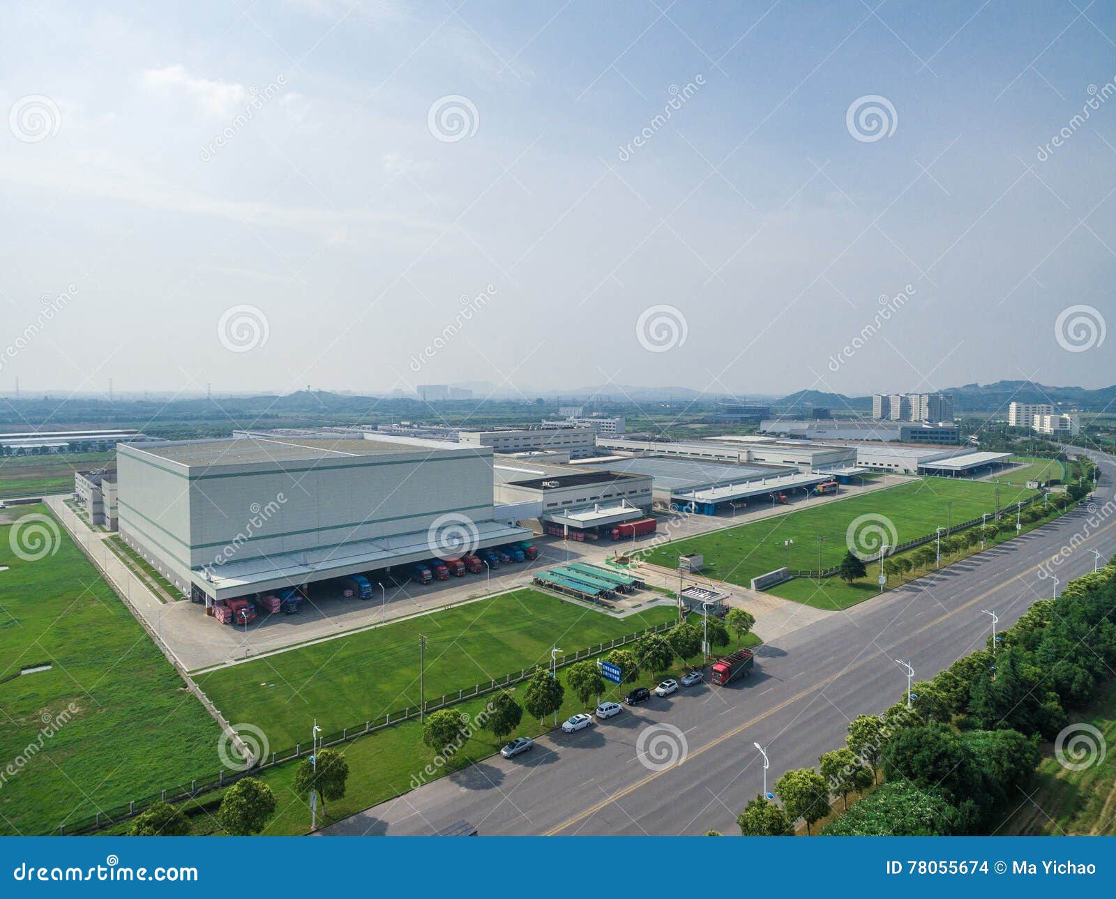De Lucht Moderne Fabriek Van Het Distributiecentrum Redactionele Stock ...