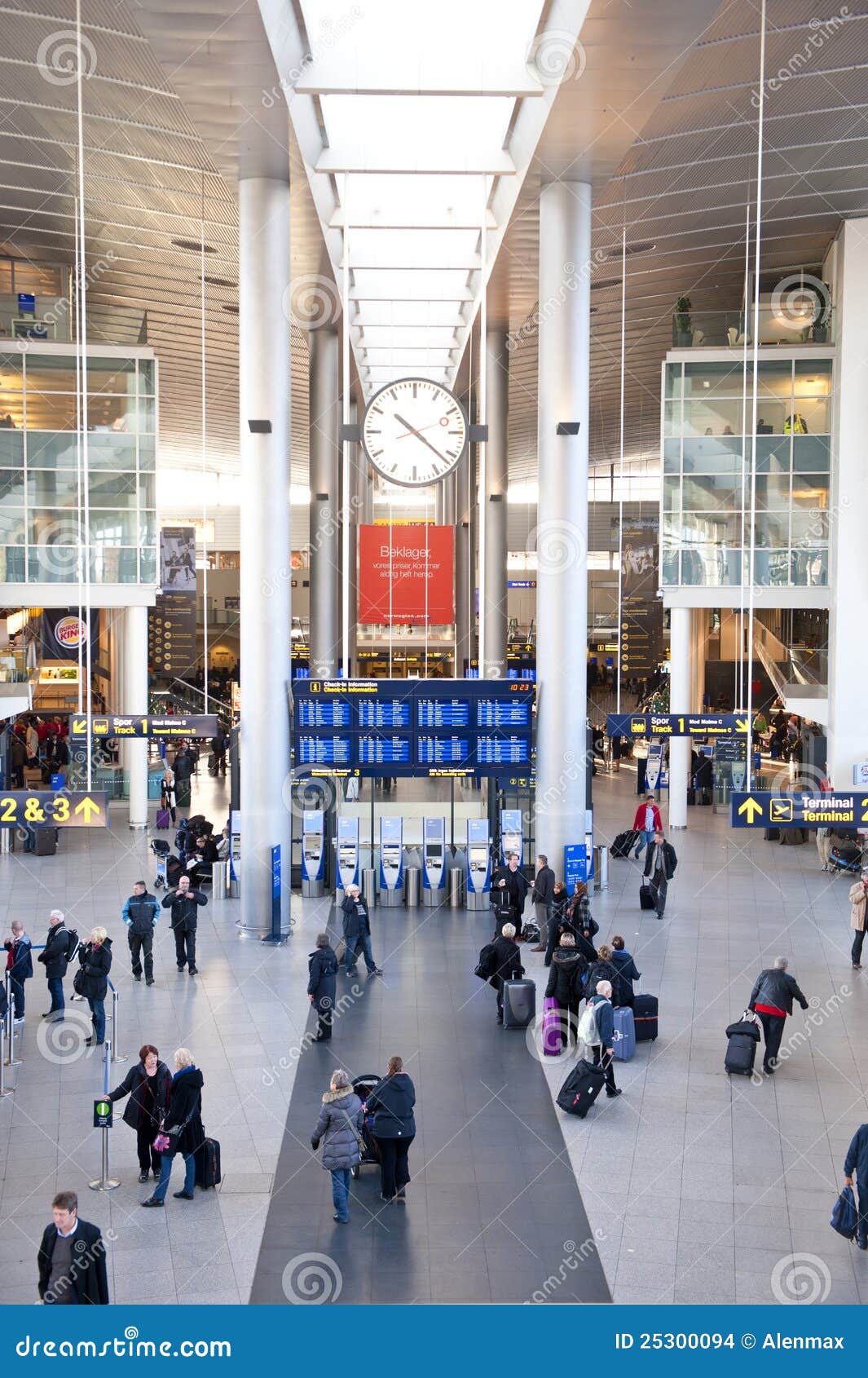 De Luchthaven Kastrup Van Kopenhagen Redactionele Stock Afbeelding ...