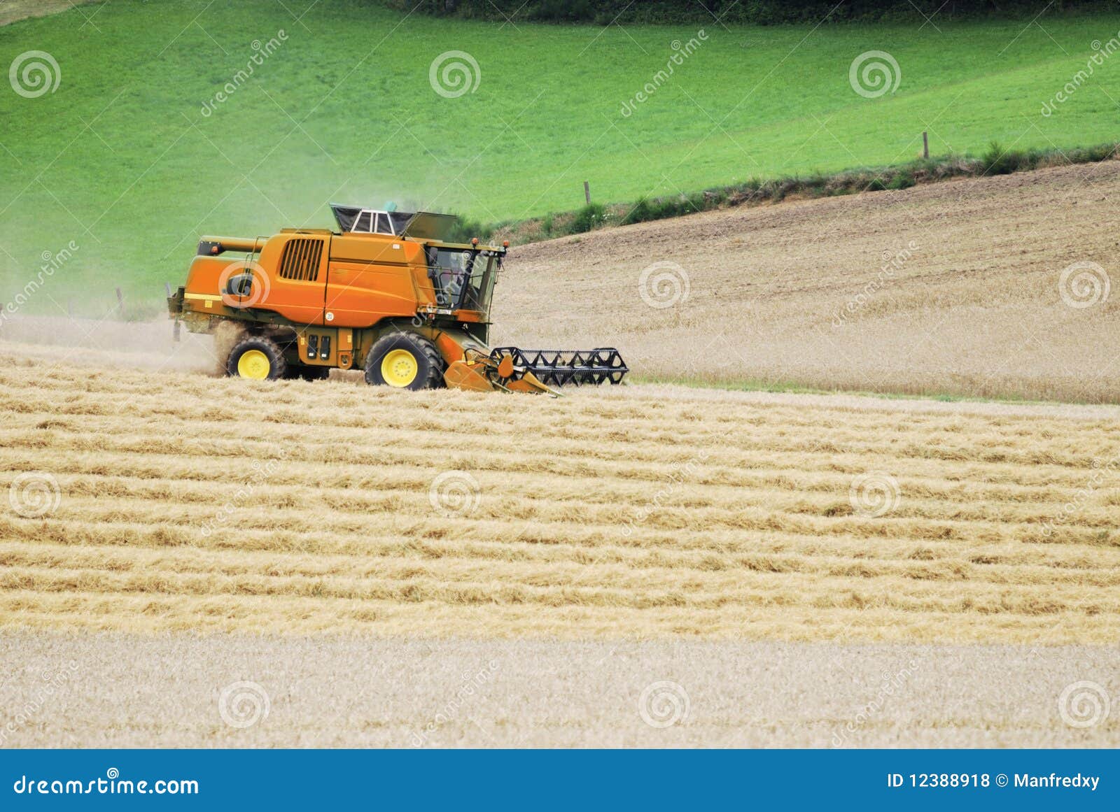 De maaimachine van Cobine stock foto. Image of rijp, installaties ...