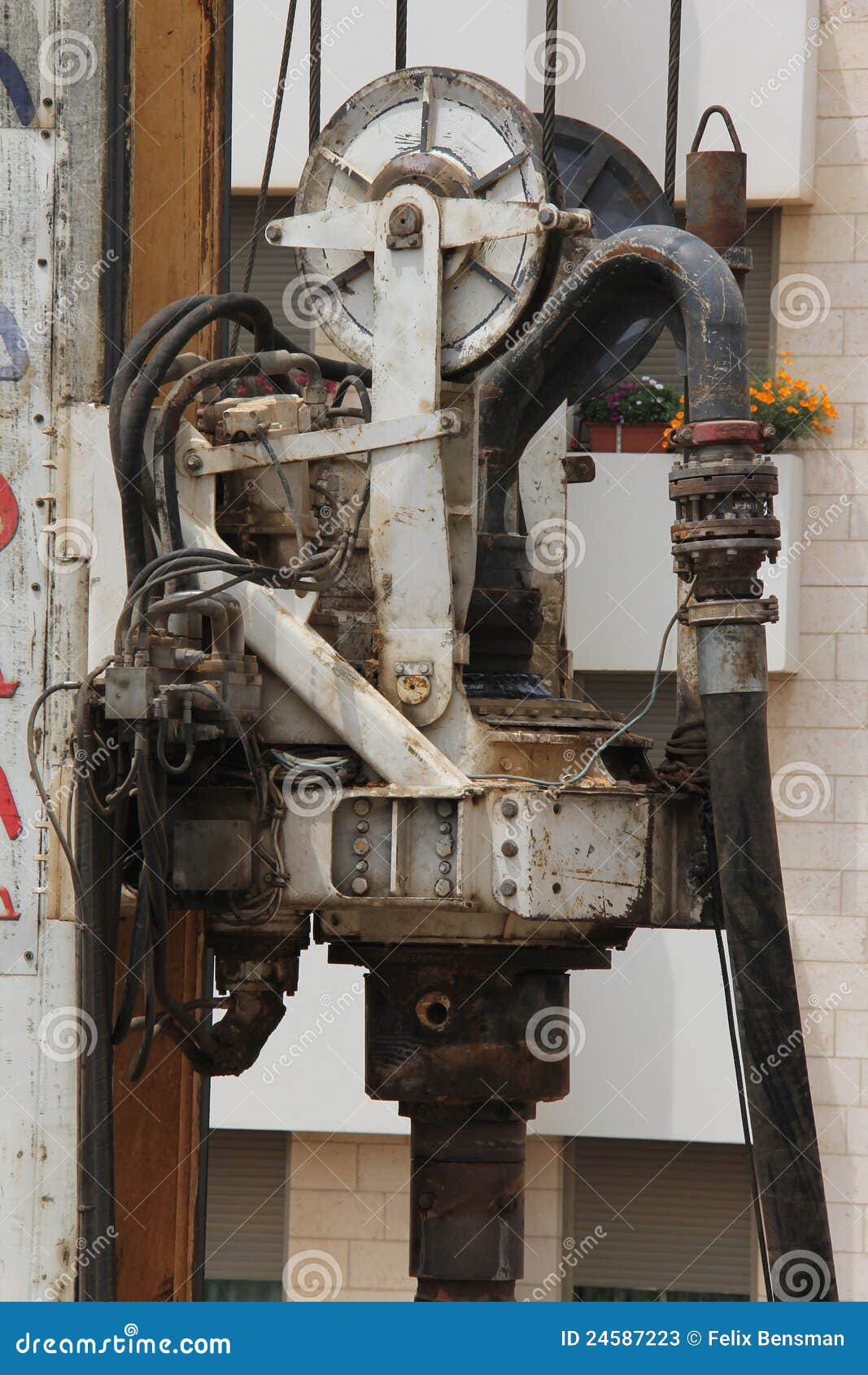 De Machine Van De Boring Op Het Werk. Wartel En Avegaar Stock ...