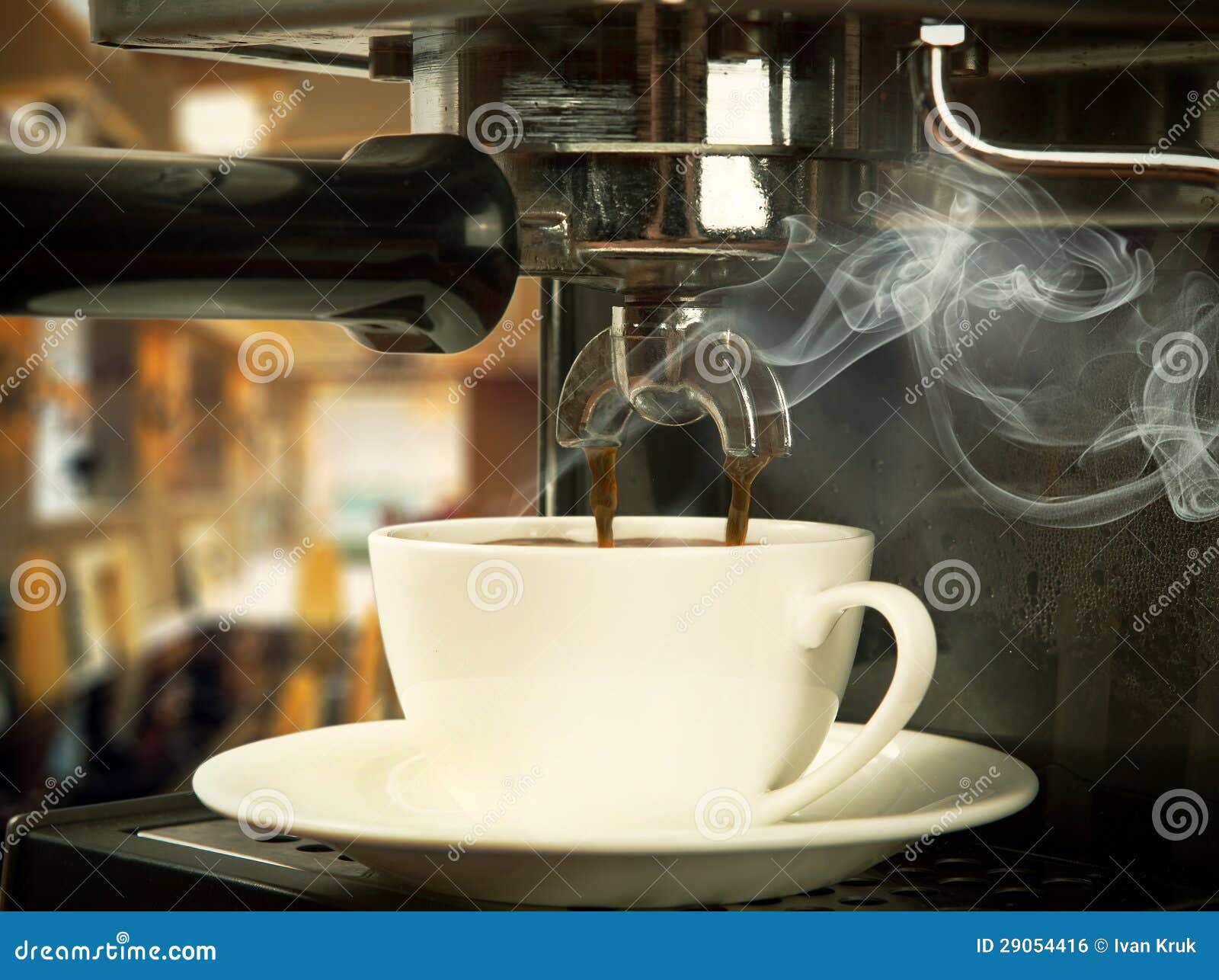 De Machine Van De Koffie Met Kop Stock Foto - Image of cafeïne, heet ...