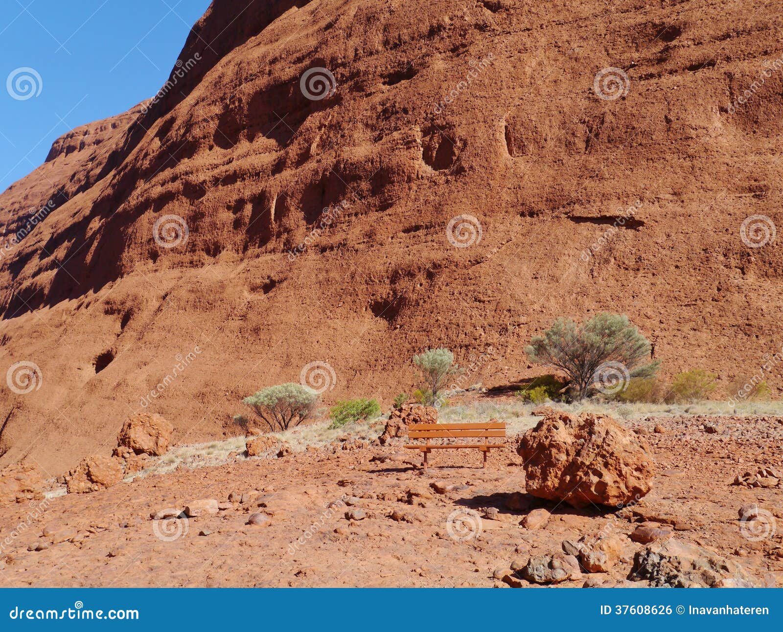 De Mala-gang met een bank redactionele foto. Image of woestijn - 37608626