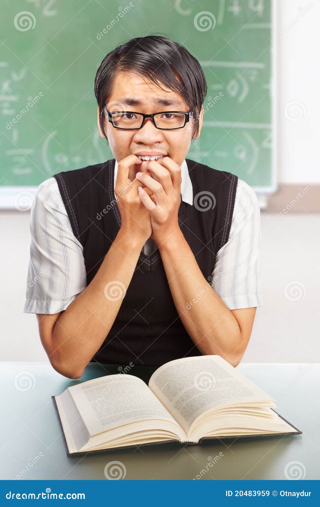 De Mannelijke Student Van Nerd Stock Afbeelding - Image of raad ...