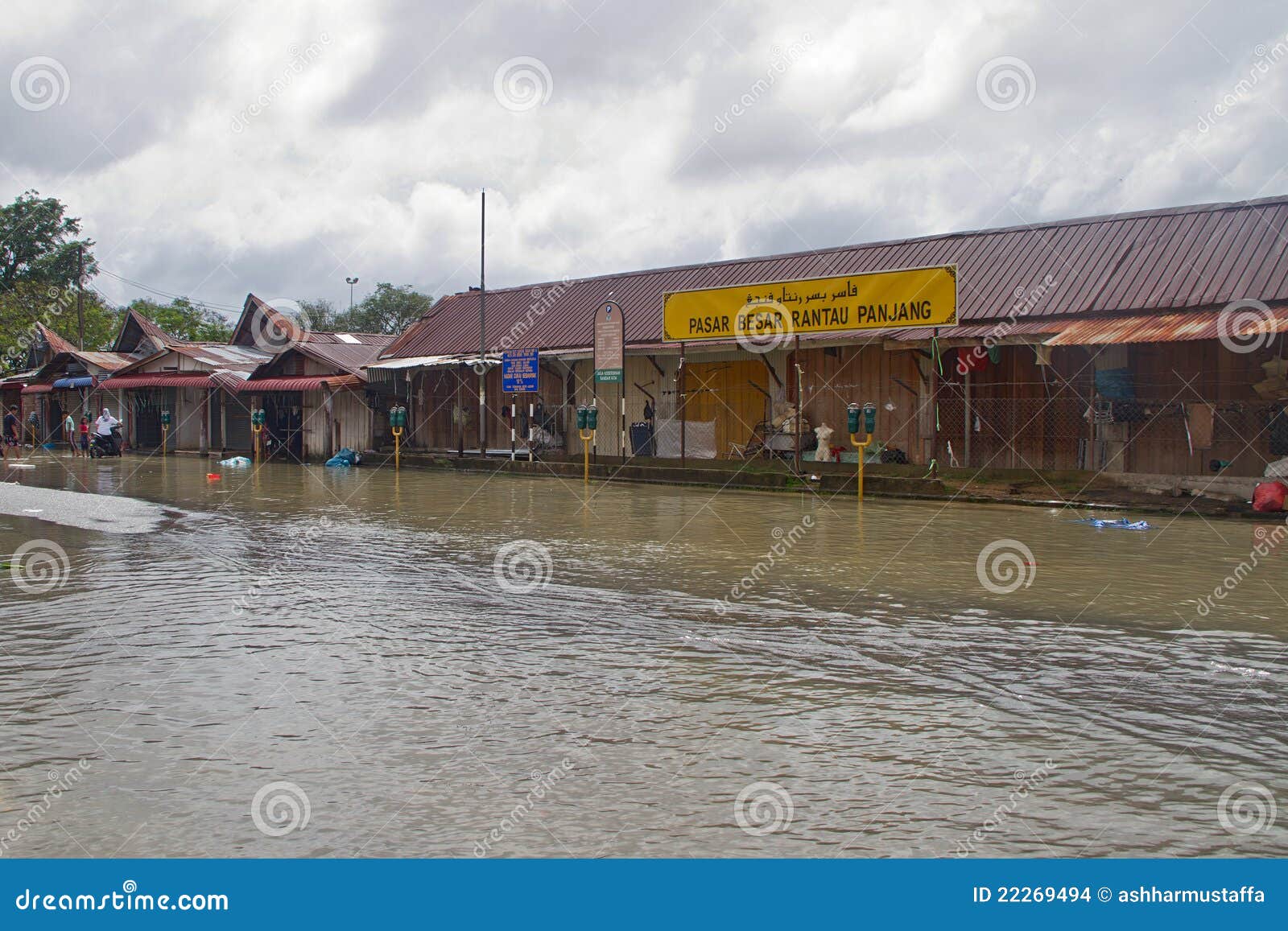 De Markt Van Panjang Van Rantau in Vloed Redactionele Stock Afbeelding ...