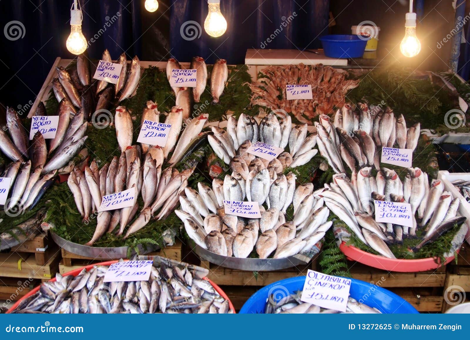 De Markt van vissen stock afbeelding. Image of versheid - 13272625