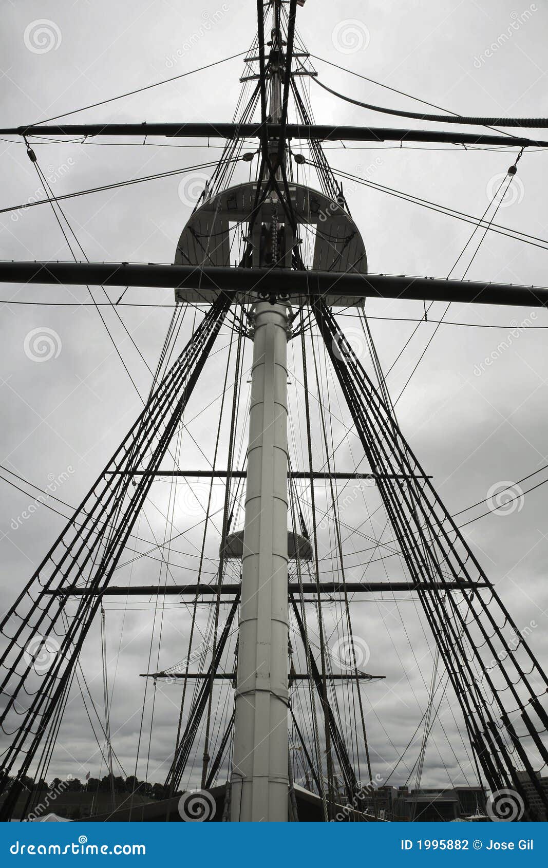 De Mast van de zeilboot stock foto. Image of zeilen, optuigen - 1995882