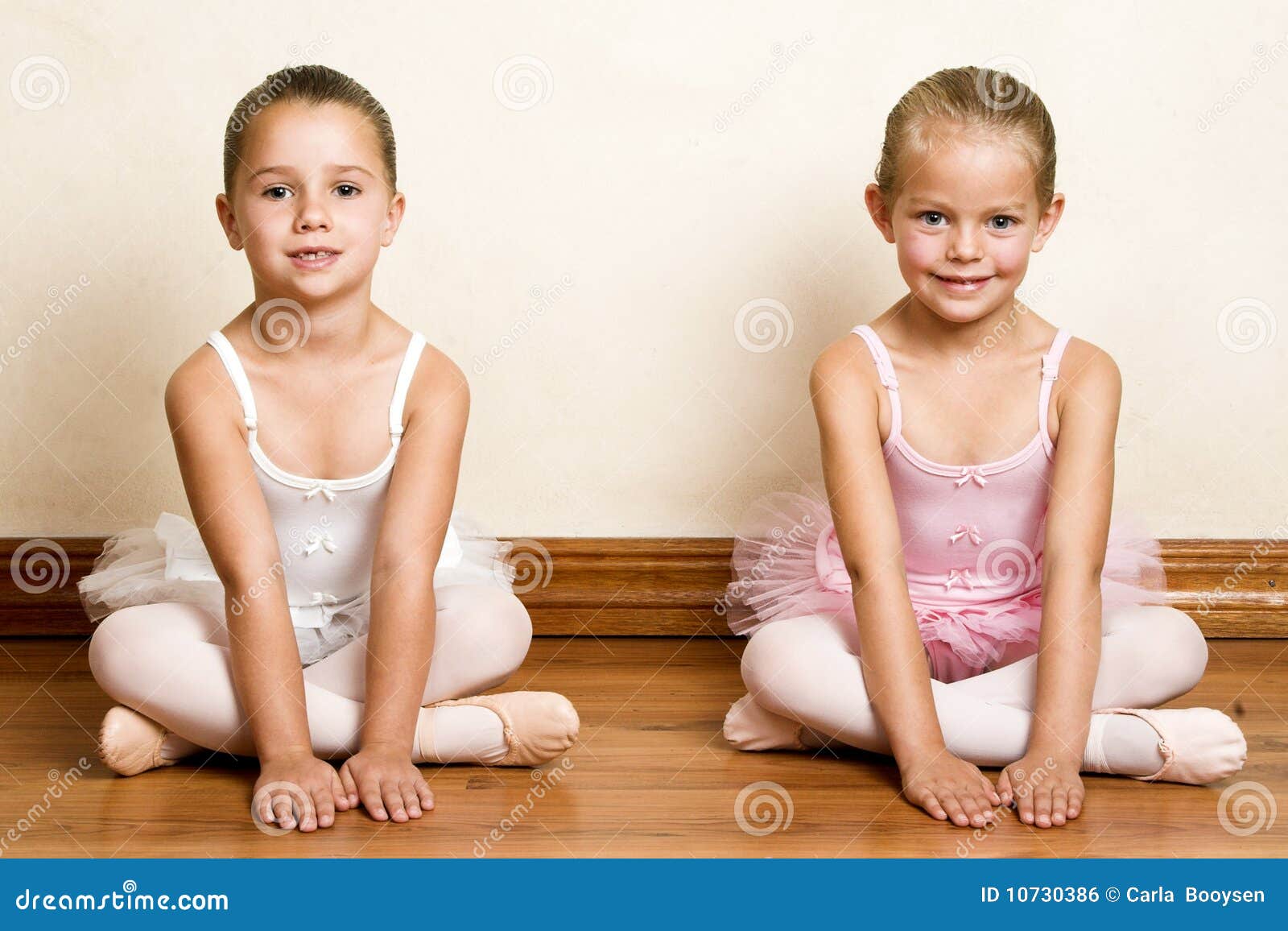 De Meisjes van het ballet stock foto. Image of piepklein - 10730386