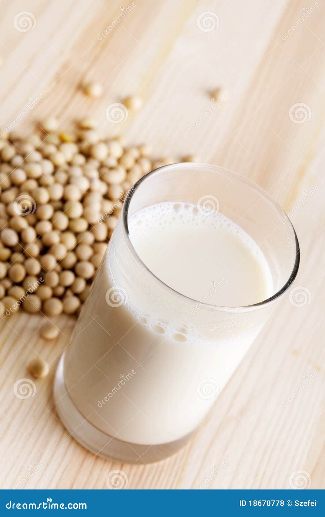 De melk van de soja stock foto. Image of naughty, peulvrucht - 18670778
