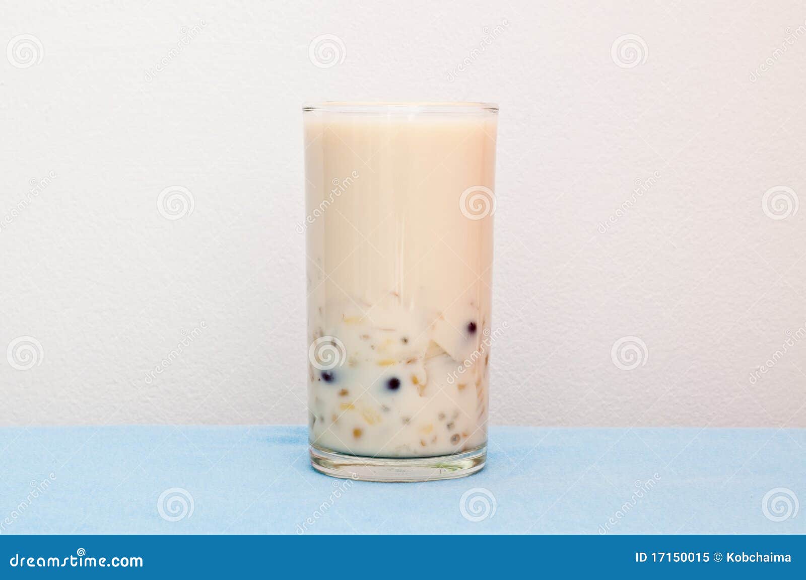 De Melk Van De Soja in Een Duidelijk Glas Stock Afbeelding - Image of ...