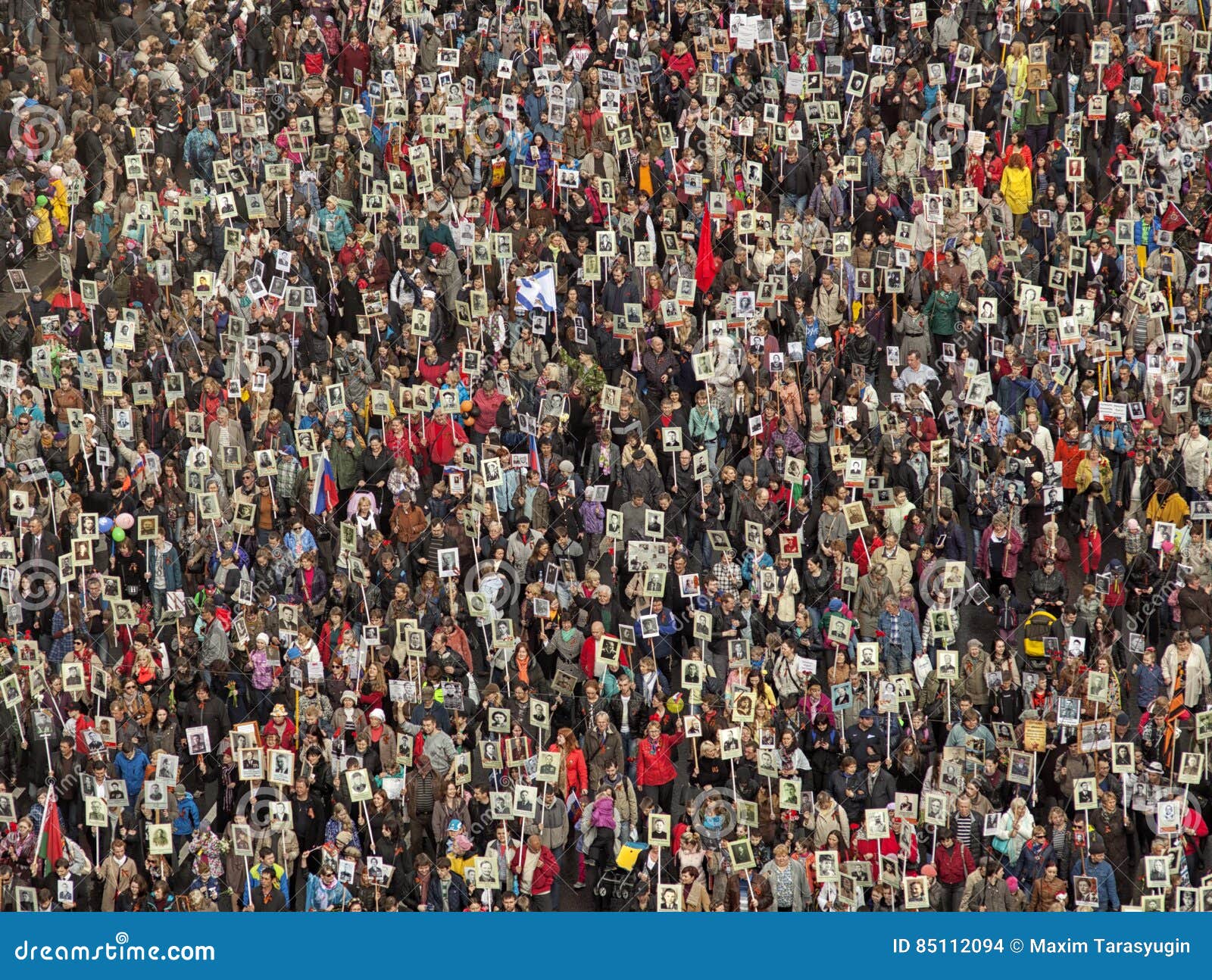 De Menigte Van Mensen Toont Aan Redactionele Stock Afbeelding - Image ...