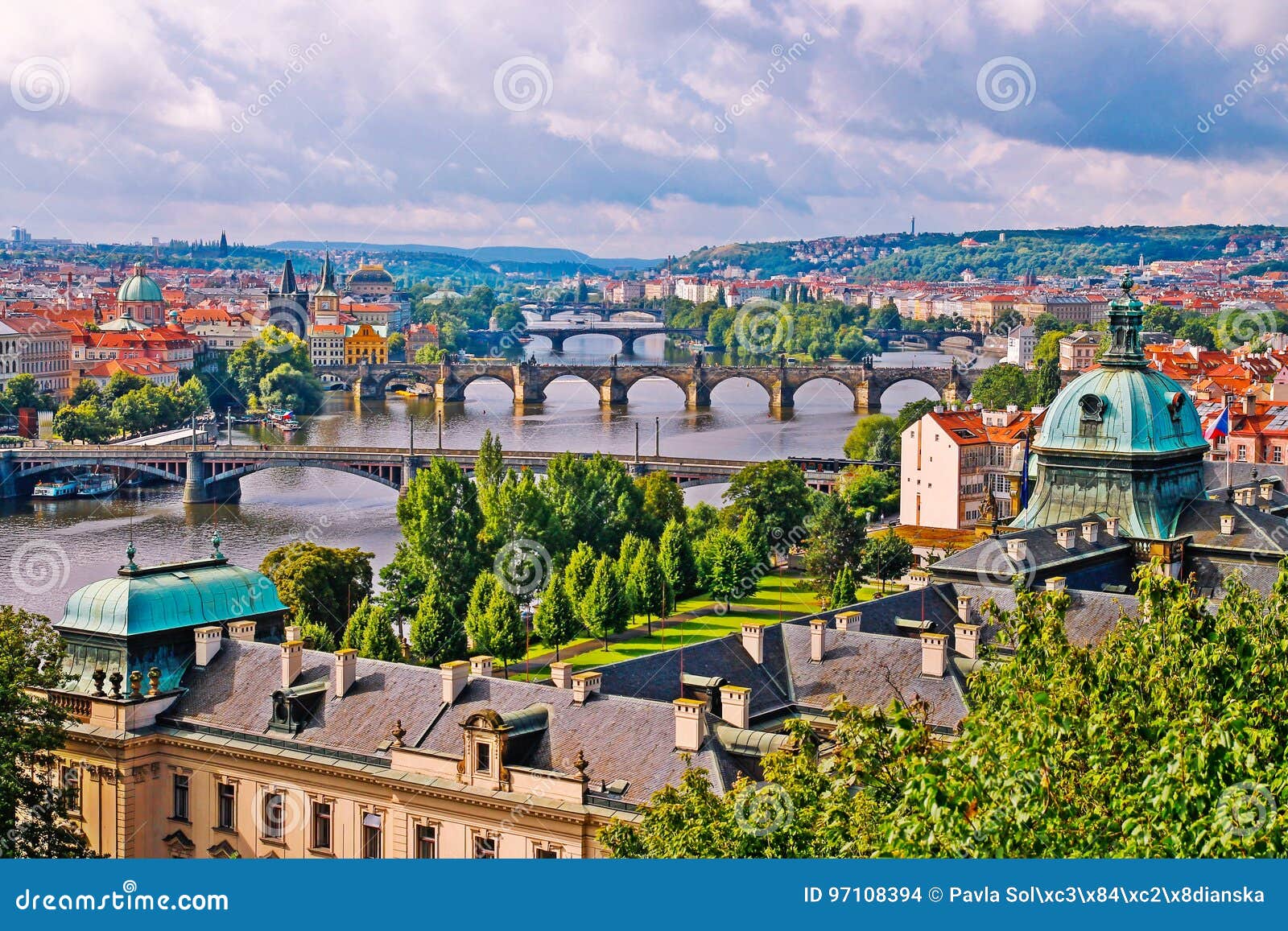 De Mening Over De Bruggen Van Praag Stock Foto - Image of kasteel ...