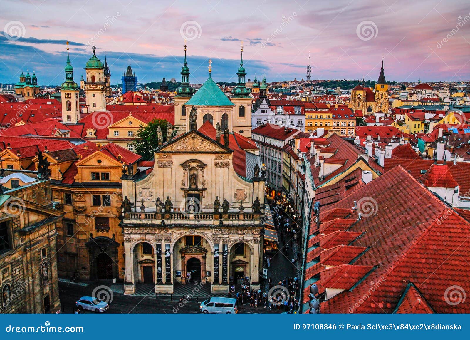 De Mening Van De Toren Van Praag Op De Stad Redactionele Foto - Image ...