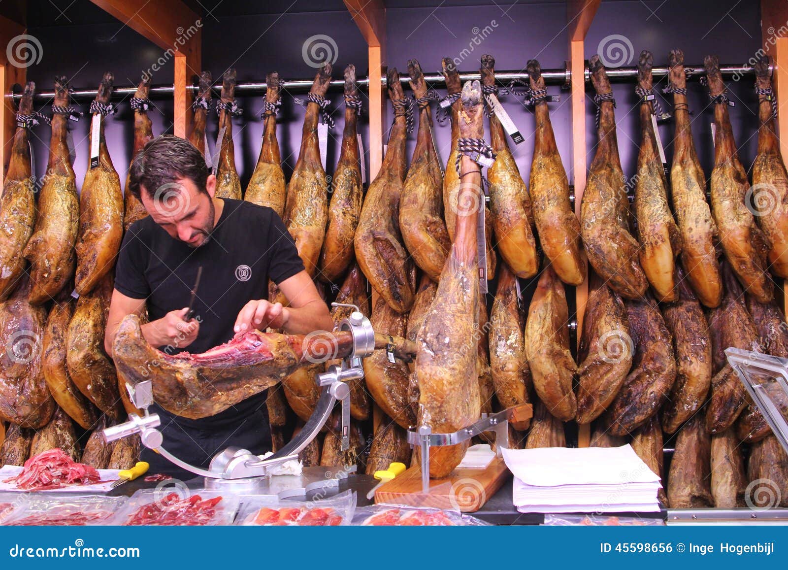 De Mens Fileert Spaanse Ham Iberico, Valencia Redactionele Foto - Image ... De Mens Fileert Spaanse Ham Iberico, Valencia Redactionele Foto - Image ...