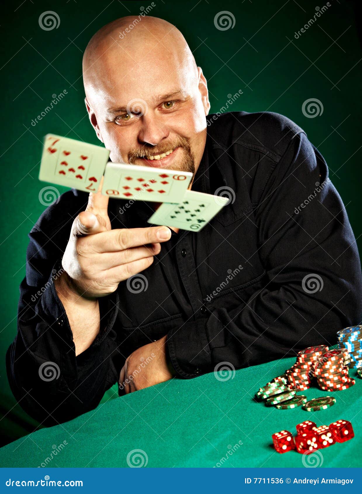 De Mens Met Een Baard Speelt Pook Stock Foto - Image of volwassen, kans ...