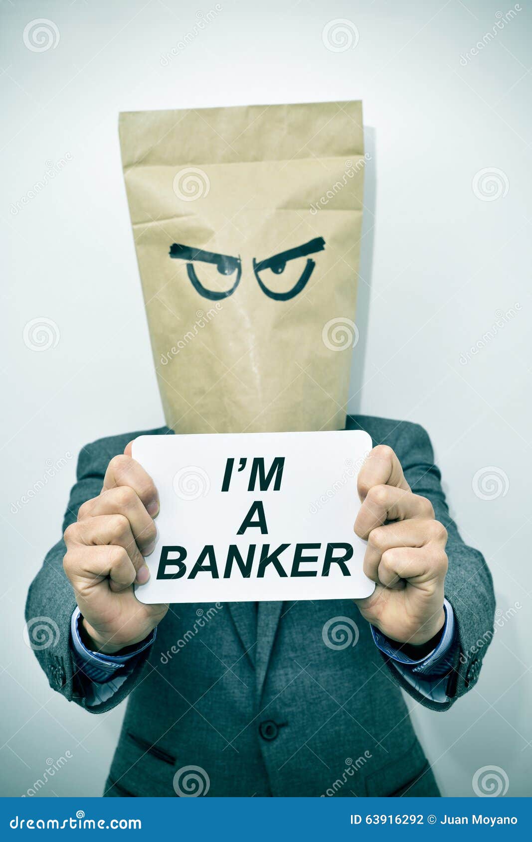 De Mens Toont Een Uithangbord Met De Tekst Ik Een Bankier Ben Stock ... De Mens Toont Een Uithangbord Met De Tekst Ik Een Bankier Ben Stock ...