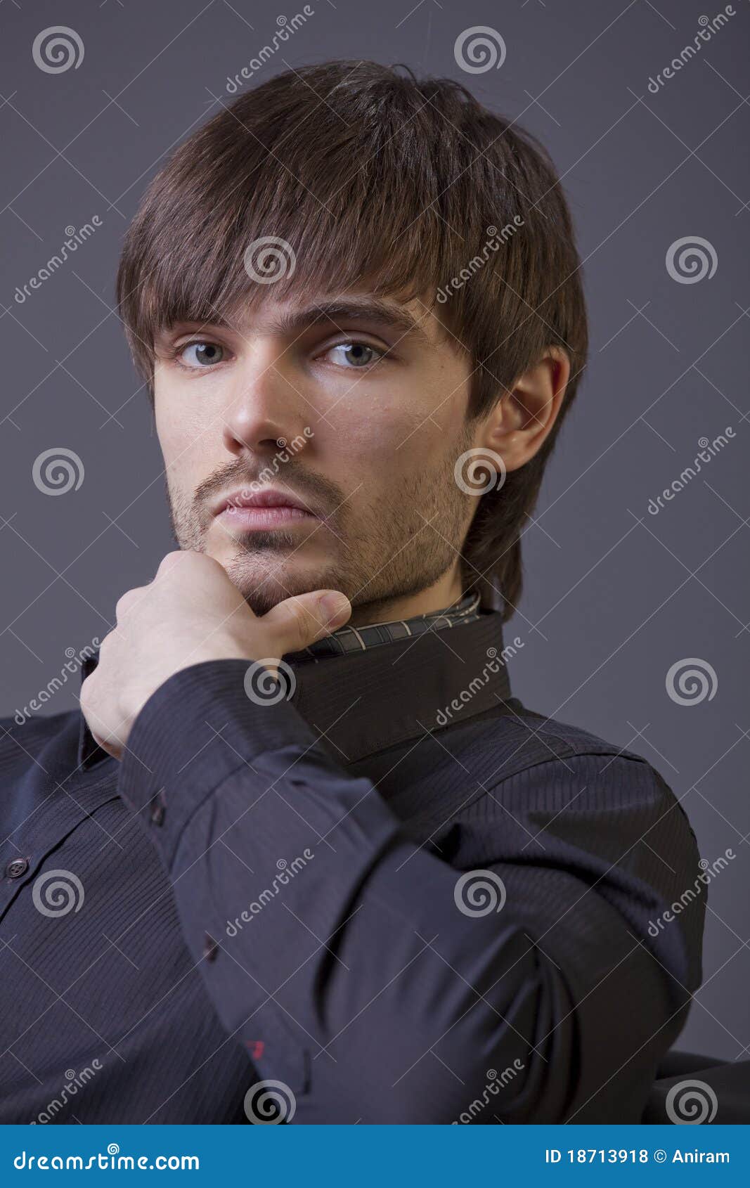 De mens van de manier stock foto. Image of kleding, sjaal - 18713918