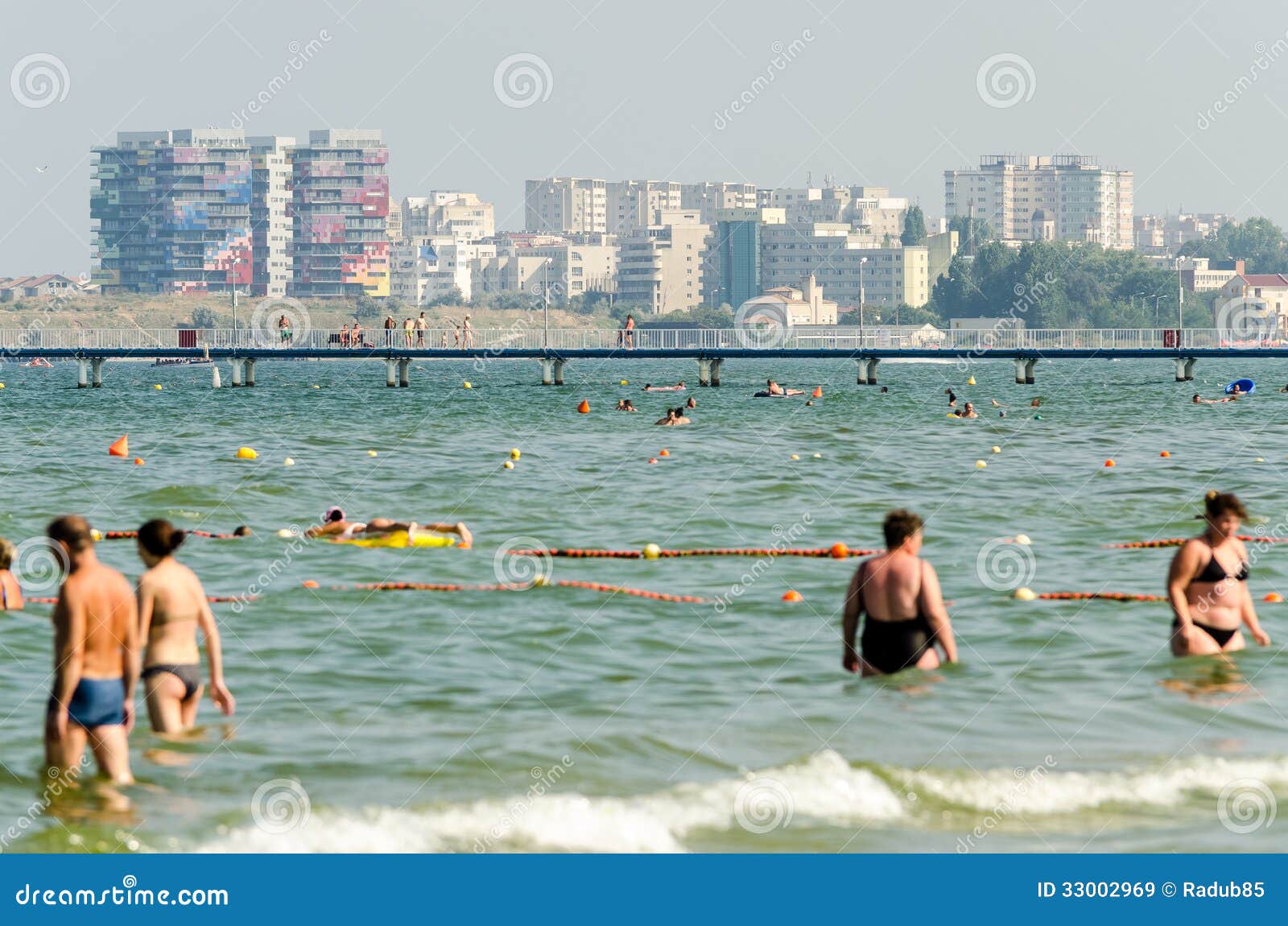 De Mensen Hebben Pret in De Zwarte Zee Redactionele Stock Afbeelding ...