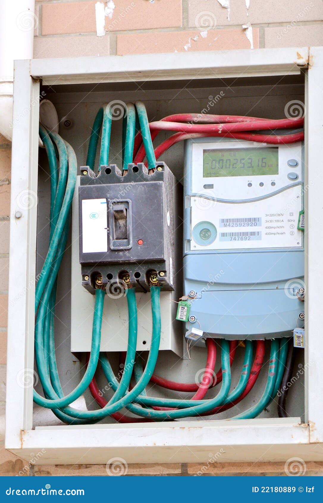De Meter Van De Elektriciteit Stock Afbeelding - Image of muur, zwart ...