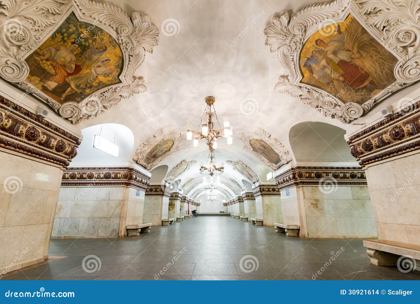 De Metro Post Kievskaya in Moskou, Rusland Stock Foto - Image of sovjet ...