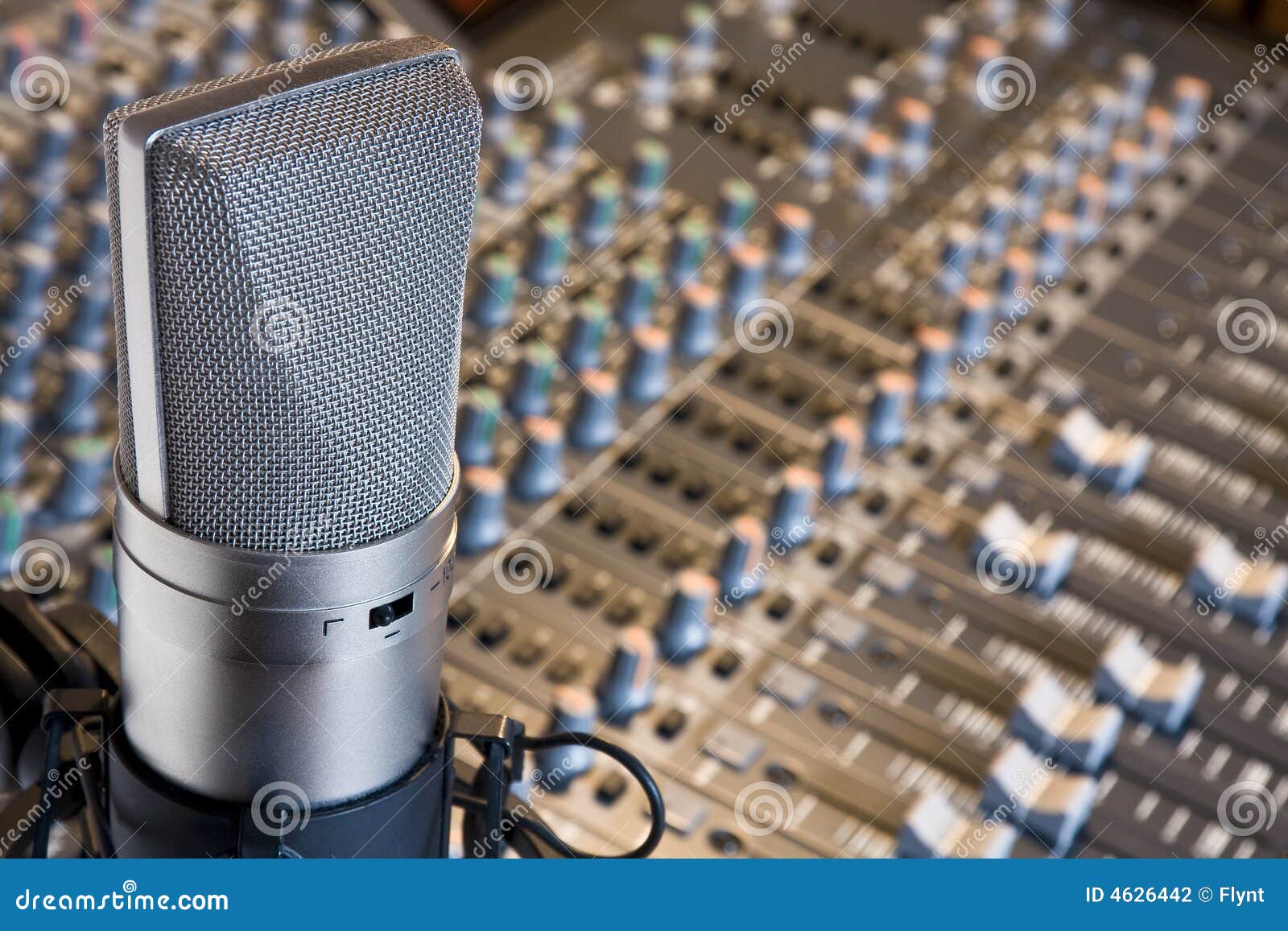 De microfoon van de studio stock foto. Image of raad, muzikaal - 4626442