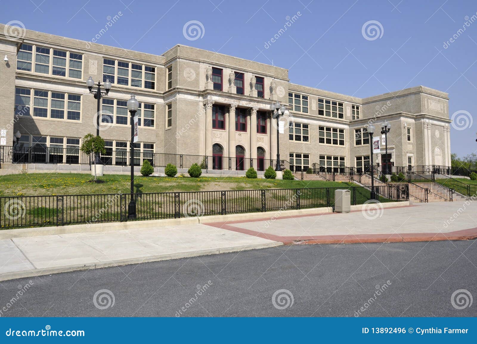 De Middelbare School Van De Vrijheid Stock Foto - Image of ...