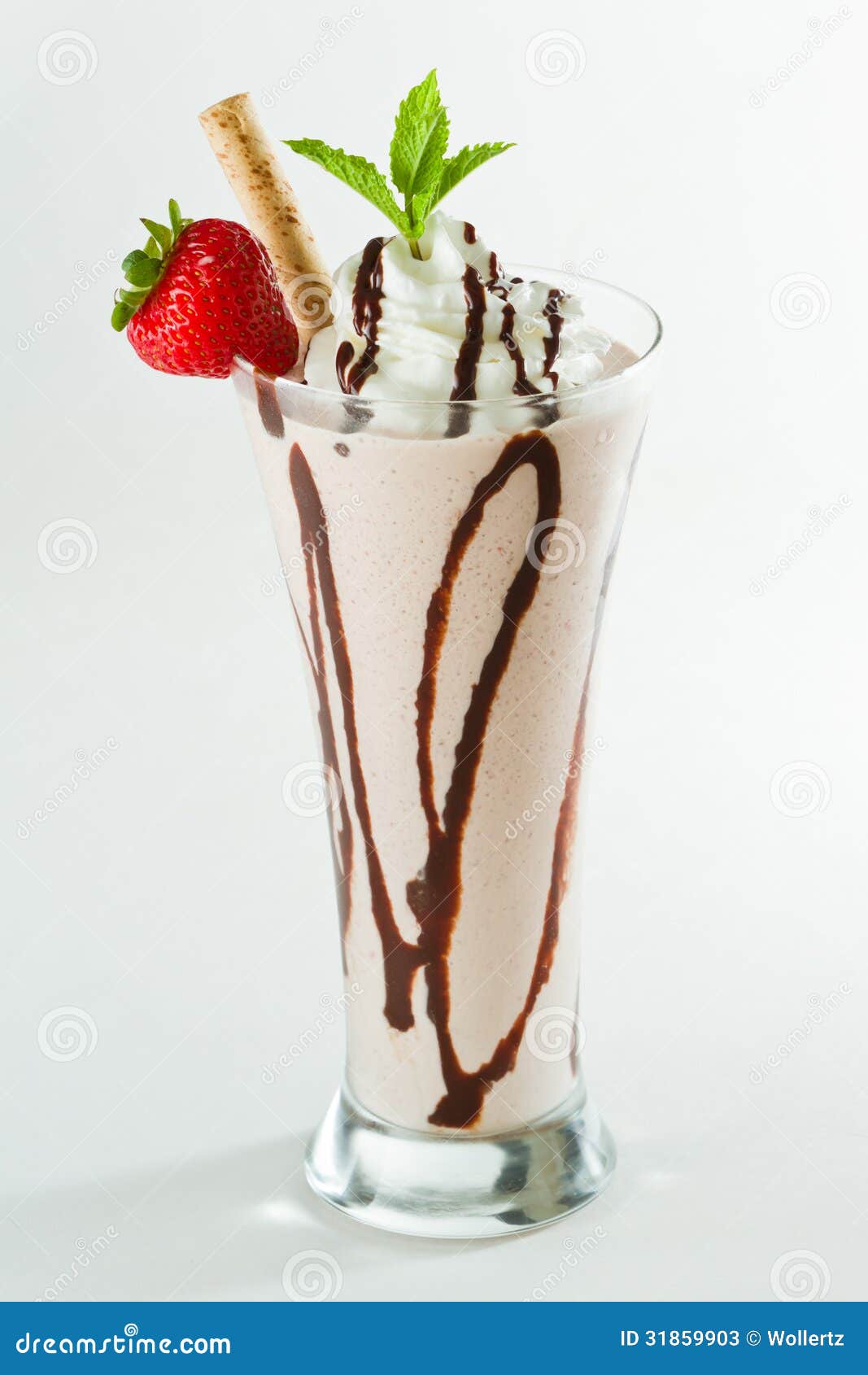 De Milkshake Van De Aardbeichocolade Stock Afbeelding - Image of ...