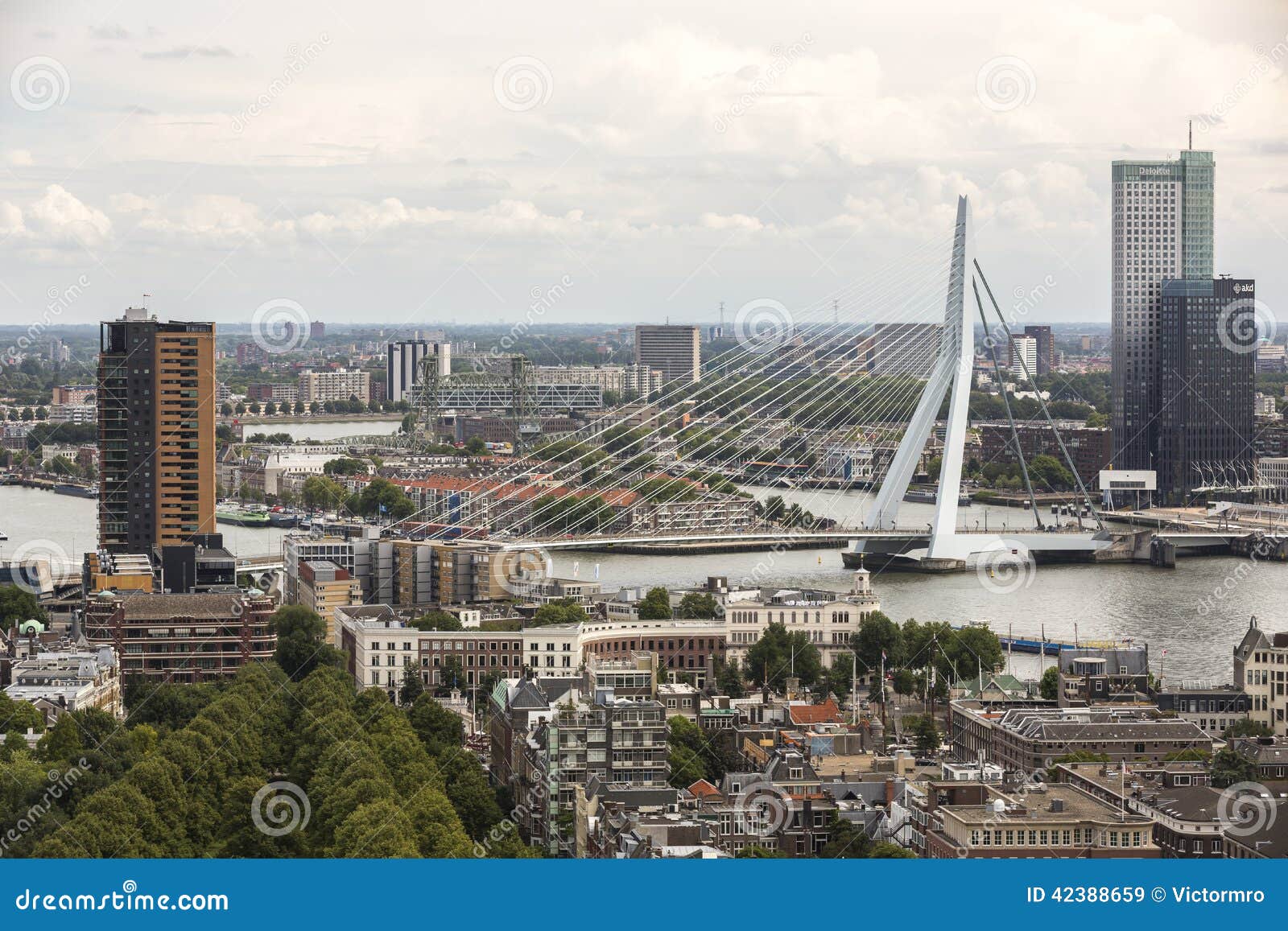 De Moderne Horizon Van De Stad Redactionele Stock Afbeelding - Image of ...