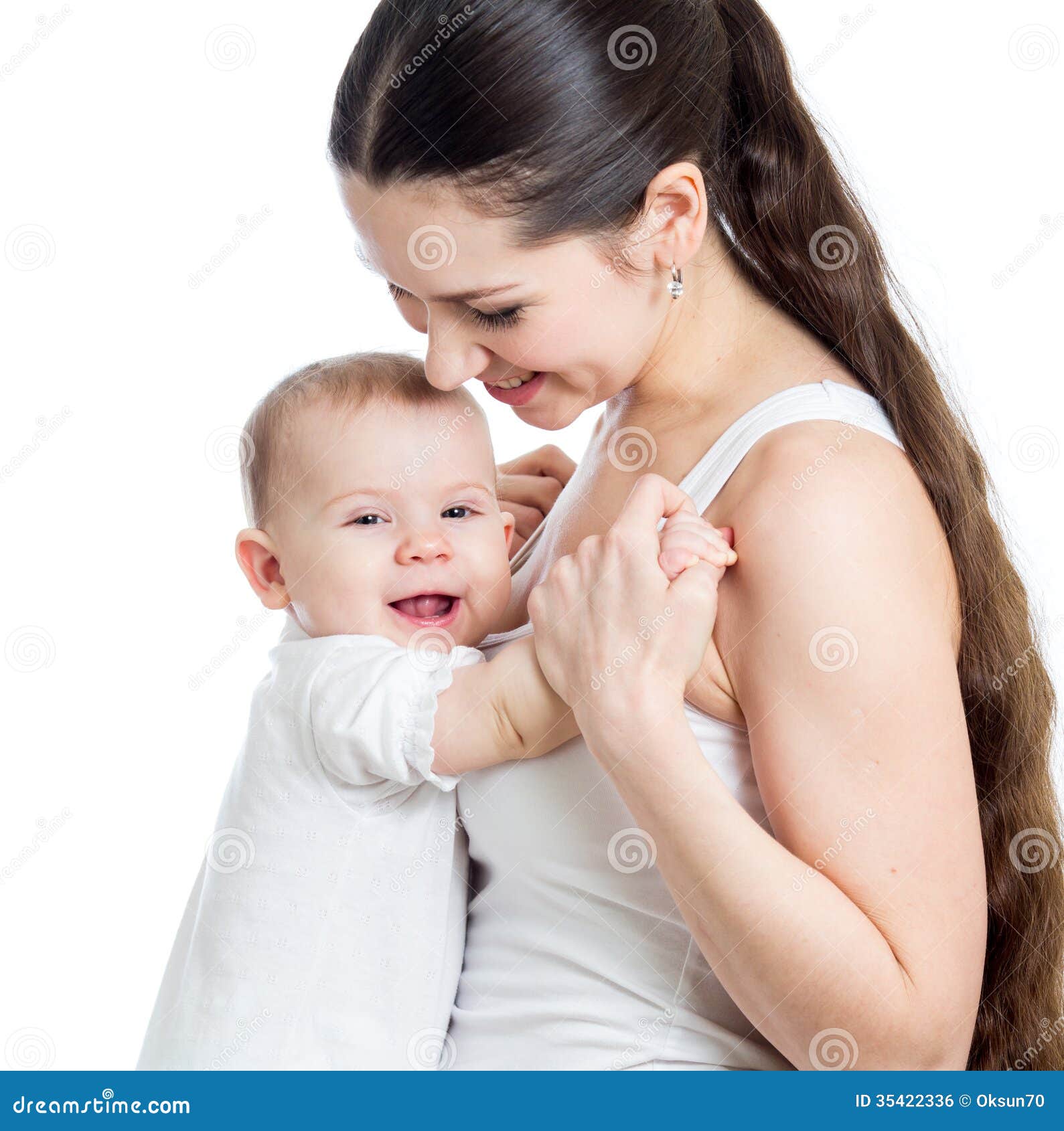 De Moeder En De Baby Omhelzen. Moederschapsconcept. Stock Foto - Image ...