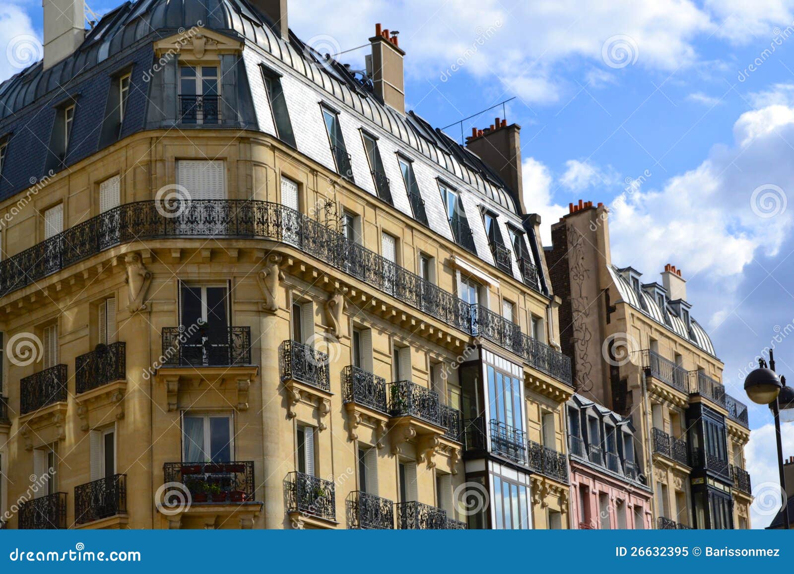 De Mooie Oude Gebouwen Van Parijs Stock Afbeelding - Image of huizen ...