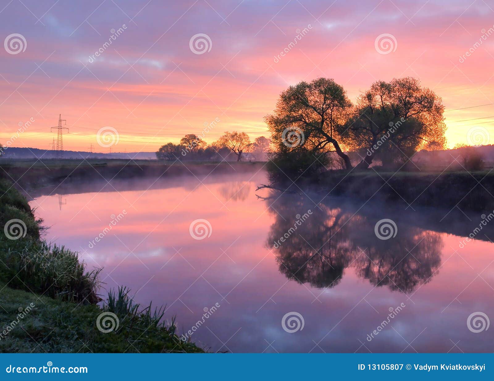 De mooie rivier stock afbeelding. Image of bezinning - 13105807