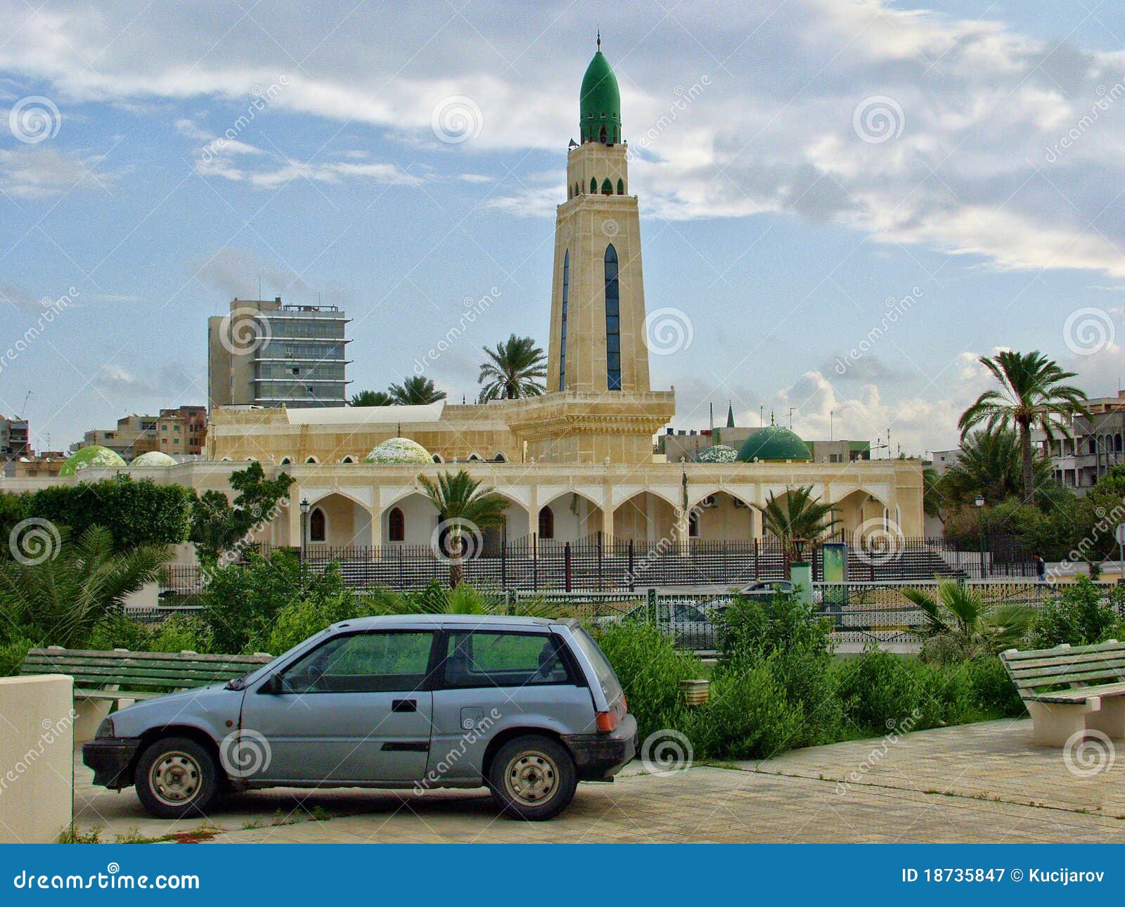 De moskee van Tripoli redactionele fotografie. Image of militair - 18735847
