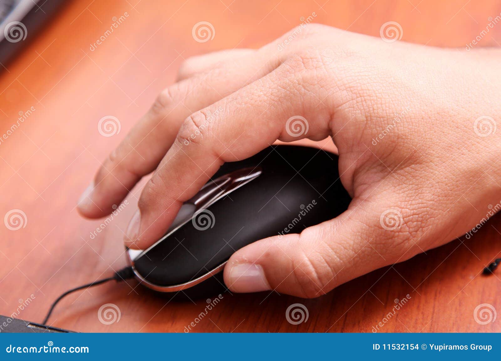 De muis van de hand usin stock foto. Image of klik, ontwerp - 11532154