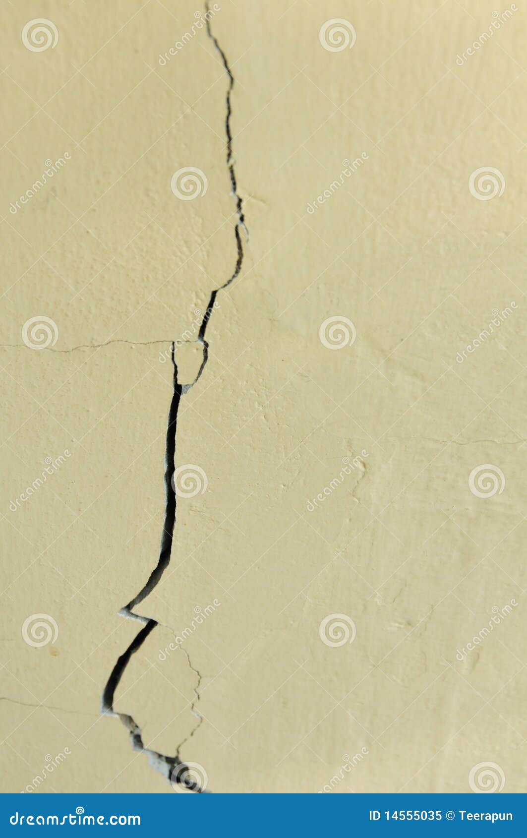 De muur van de barst stock afbeelding. Image of oppervlakte - 14555035