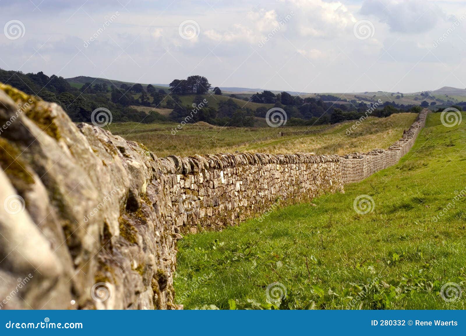 De muur van Hadrian stock foto. Image of oriëntatiepunten - 280332